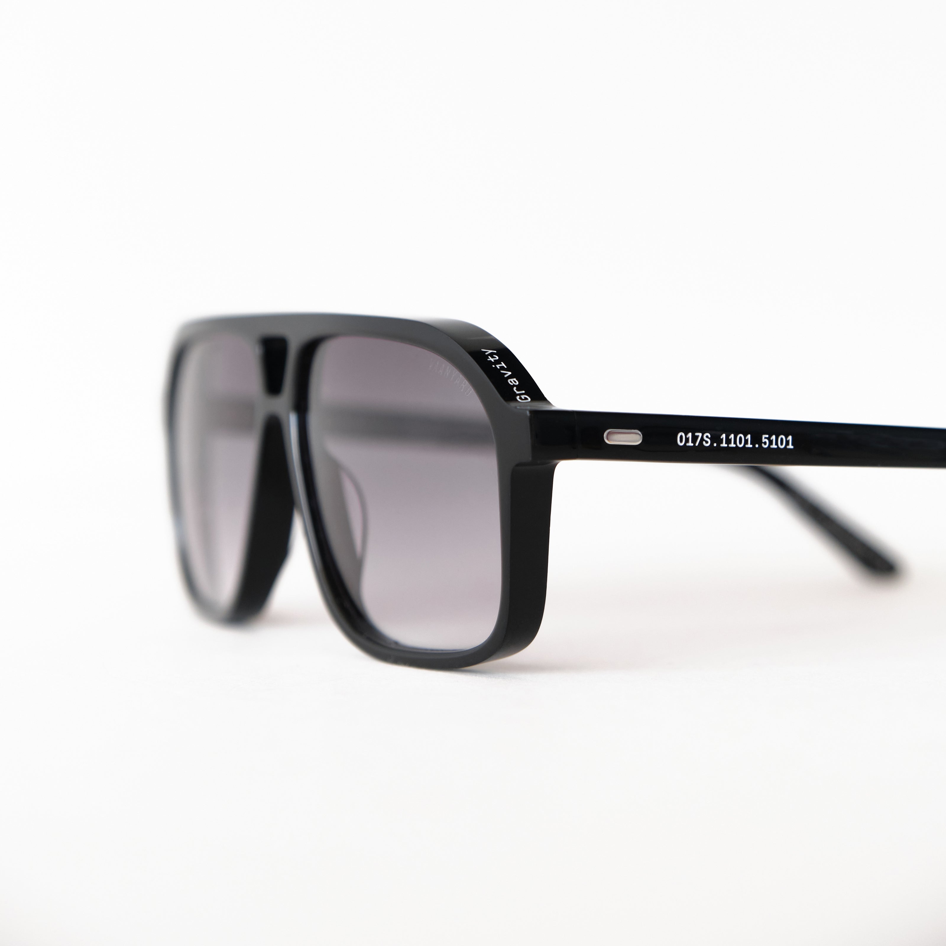 GRAVITY. Black Gloss | Grey Gradient – VAANYARD® | Applied Vision